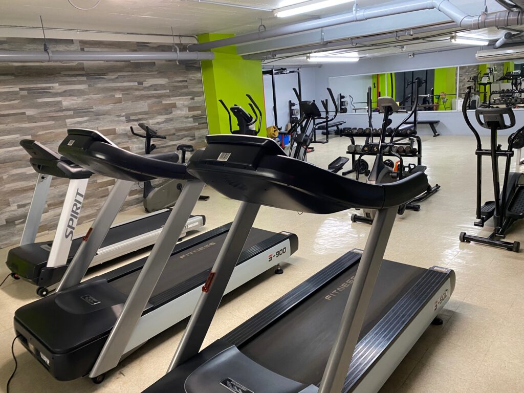 vickycamporealty.com